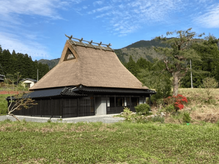 Japanese Wooden House With Earthen Floors And High Thatched Roofs ...